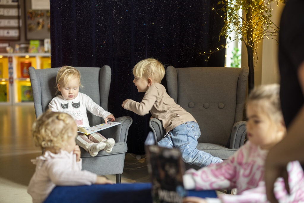 barn-leker-och-laser-pa-forskolan-borgen (1) | Stora Sköndal